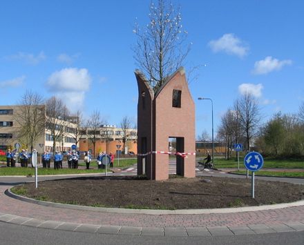 Raadselachtige rotondekunst – Tijs van den Boomen